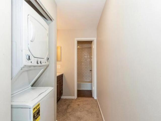 2 Br, 2 bath, Apartment 20 S Naper Blvd