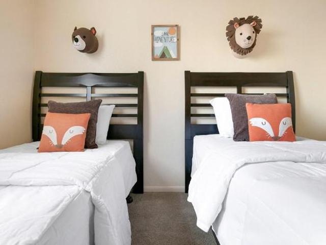 2 Br, 2 bath, Apartment 2145 W Broadway Rd