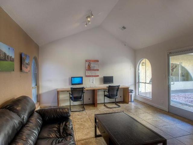 2 Br, 2 bath, Apartment 2145 W Broadway Rd