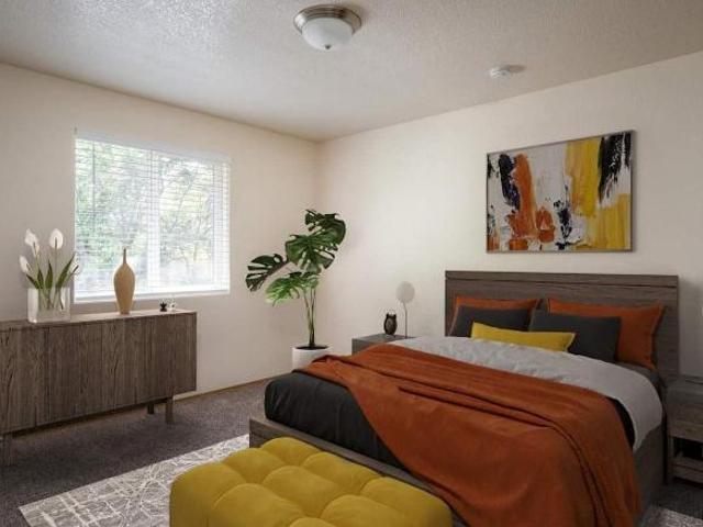 2 Br, 2 bath, Apartment 2148 SE Geary St