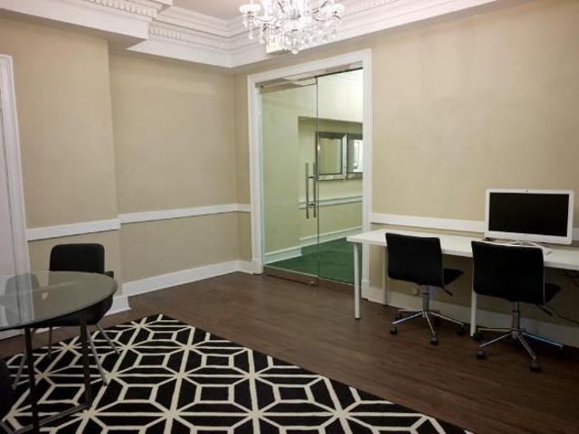 2 Br, 2 bath, Apartment 2150 N Lincoln Park W
