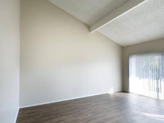 2 Br, 2 bath, Apartment 21551 Brookhurst St