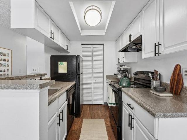 2 Br, 2 bath, Apartment 2155 Orchard Pl