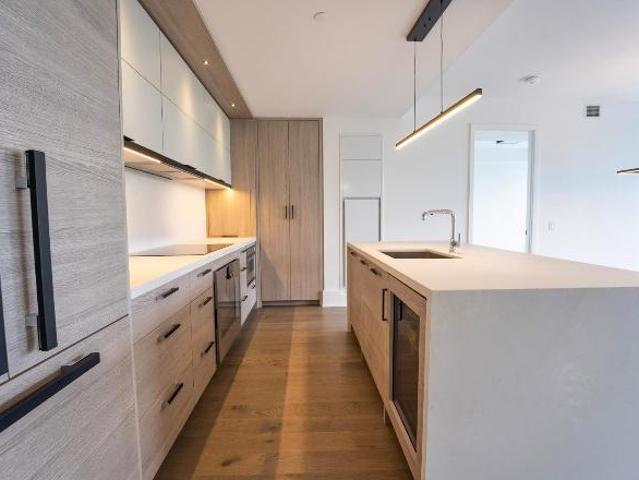 2 Br, 2 bath, Apartment 215 Lonsdale Road