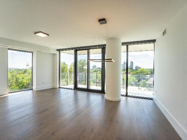 2 Br, 2 bath, Apartment 215 Lonsdale Road
