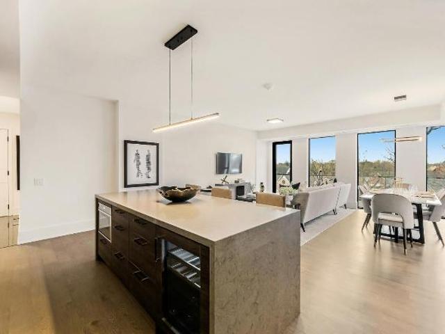 2 Br, 2 bath, Apartment 215 Lonsdale Road