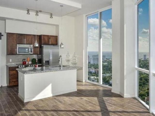 2 Br, 2 bath, Apartment 215 SE 8th Avenue