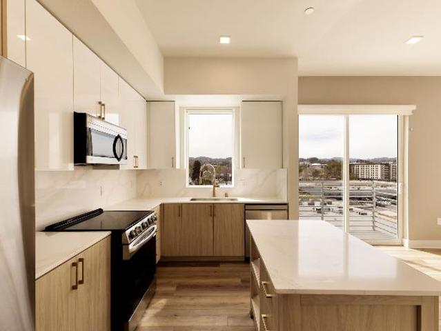 2 Br, 2 bath, Apartment 21010 Erwin St