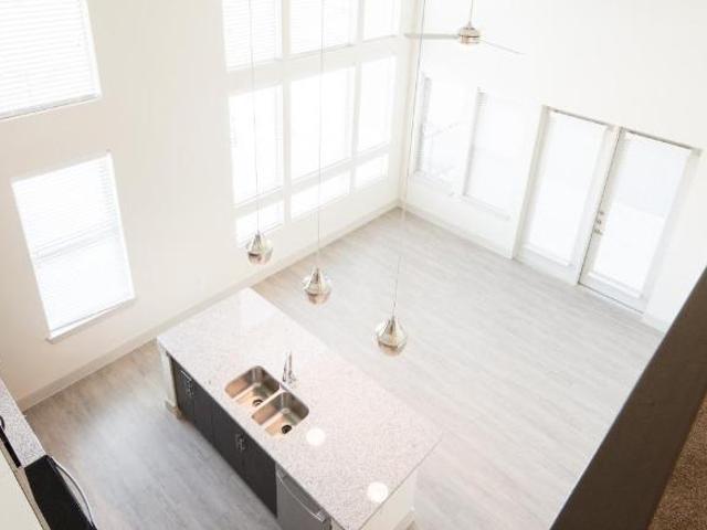 2 Br, 2 bath, Apartment 2101 W Rosedale St