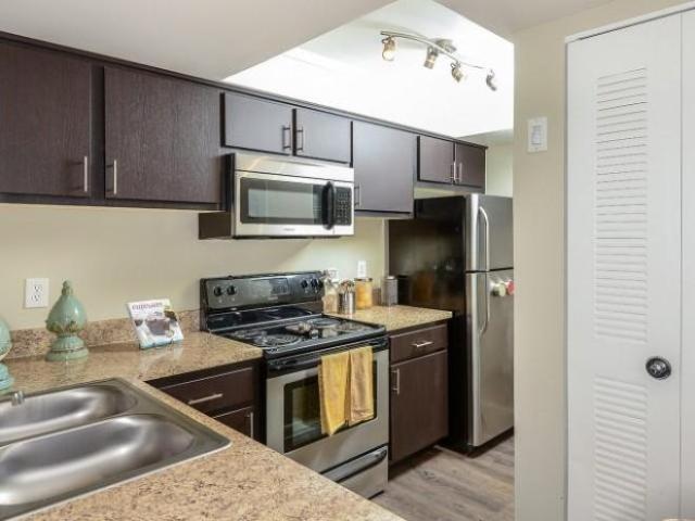 2 Br, 2 bath, Apartment 2111 Brandywine Rd