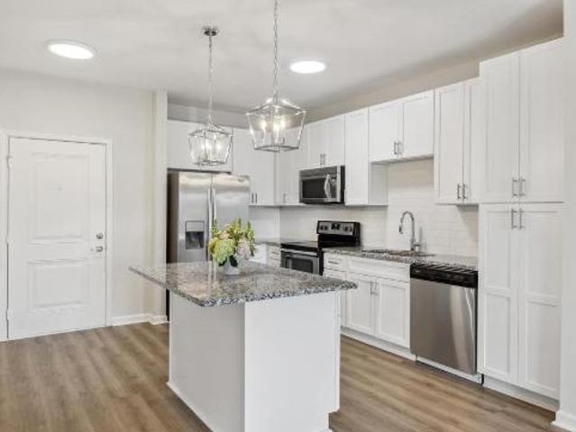 2 Br, 2 bath, Apartment 211 River Landing Dr