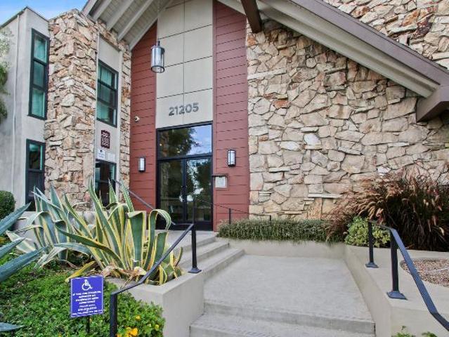 2 Br, 2 bath, Apartment 21205 Roscoe Blvd