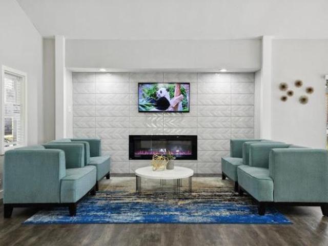 2 Br, 2 bath, Apartment 2121 Washington Circle