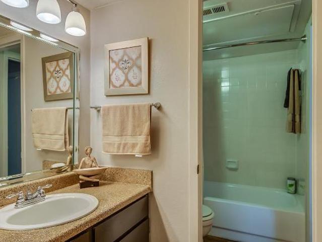 2 Br, 2 bath, Apartment 2121 Marsh Lane