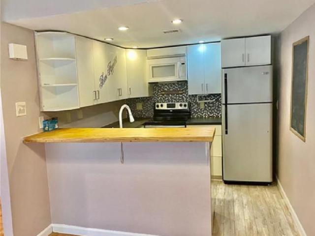 2 Br, 2 bath, Apartment 2124 Burton Dr