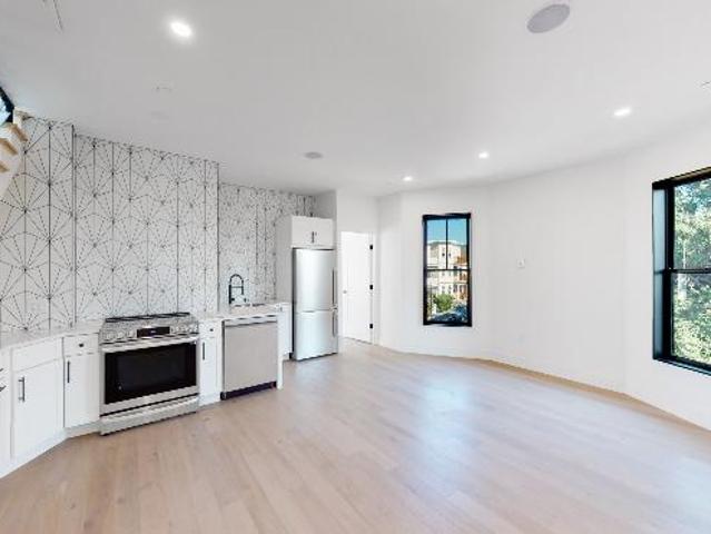2 Br, 2 bath, Apartment 21 Buttonwood Street