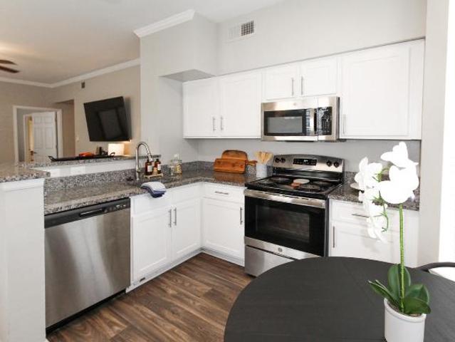 2 Br, 2 bath, Apartment 2255 Switzer Rd