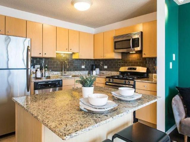 2 Br, 2 bath, Apartment 225 N Columbus Dr