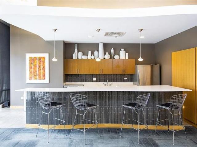 2 Br, 2 bath, Apartment 225 N Columbus Dr