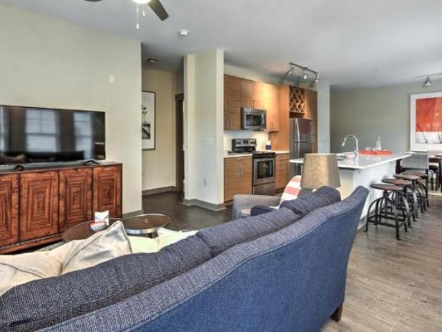 2 Br, 2 bath, Apartment 225 N Cedar St