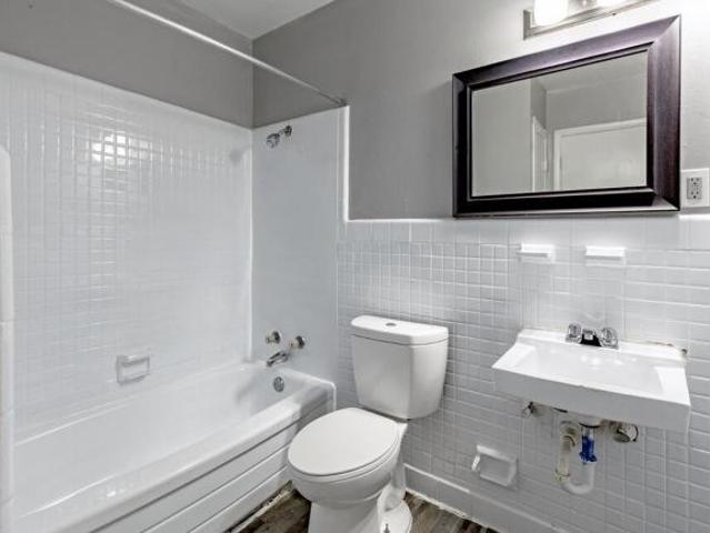 2 Br, 2 bath, Apartment 2215 Harriett Street