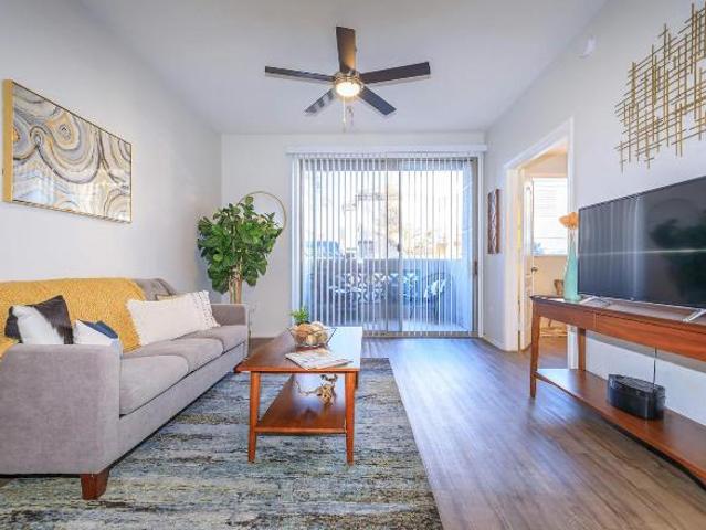 2 Br, 2 bath, Apartment 222 W Clarendon Ave