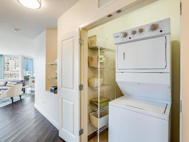 2 Br, 2 bath, Apartment 222 W Erie St