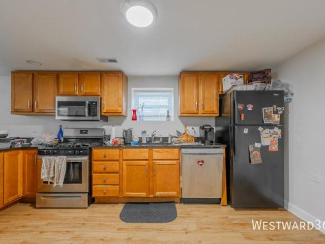 2 Br, 2 bath, Apartment 2239 W Cornelia Ave