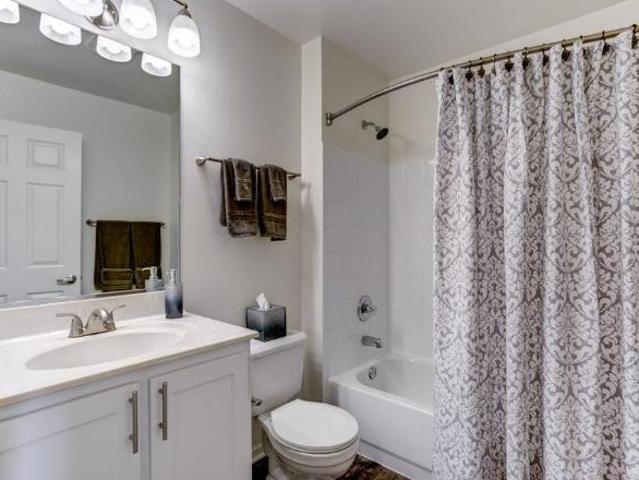 2 Br, 2 bath, Apartment 22 Vivaldi Ct
