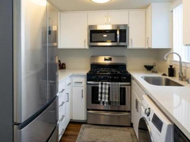 2 Br, 2 bath, Apartment 2376 Fairfield Ave