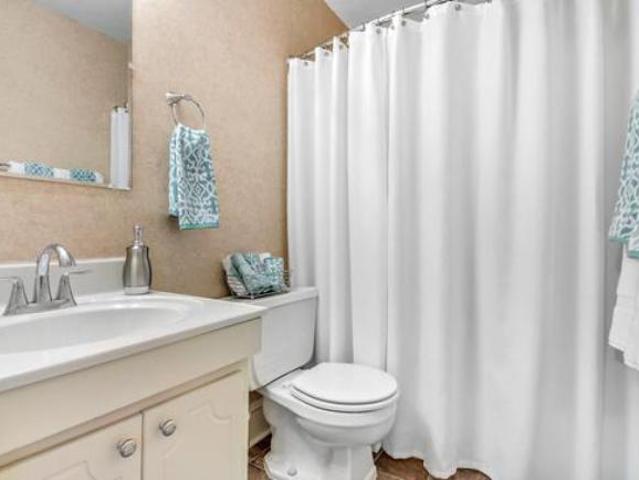 2 Br, 2 bath, Apartment 237 S Winstead Ave