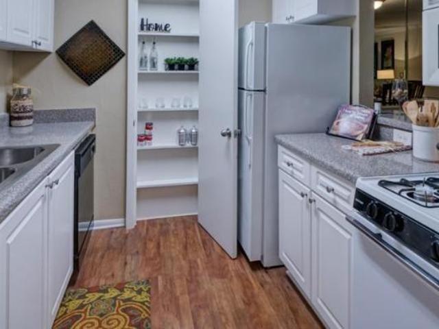 2 Br, 2 bath, Apartment 2383 Akers Mill Rd SE