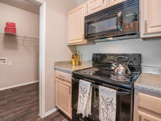2 Br, 2 bath, Apartment 2300 Kathryn Lane