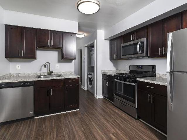 2 Br, 2 bath, Apartment 2301 Glenallan Avenue