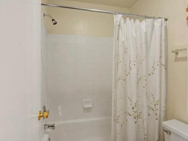 2 Br, 2 bath, Apartment 2323 W Dunlap Ave