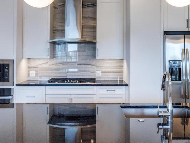 2 Br, 2 bath, Apartment 2323 N Akard Street