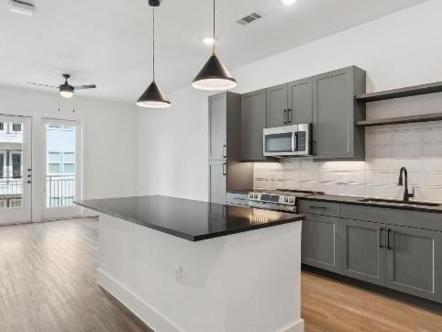 2 Br, 2 bath, Apartment 2323 Plaza Blvd