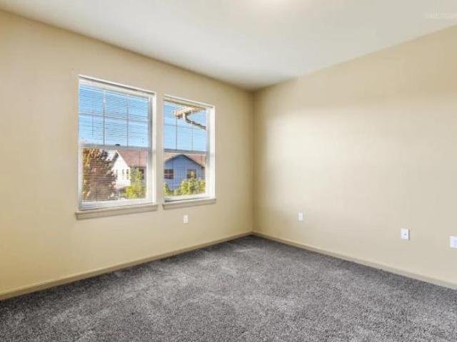 2 Br, 2 bath, Apartment 2459 Lakeview Dr