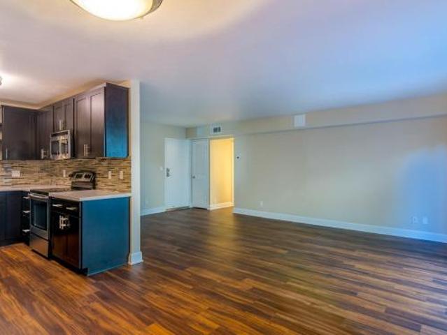 2 Br, 2 bath, Apartment 245 W Loraine St