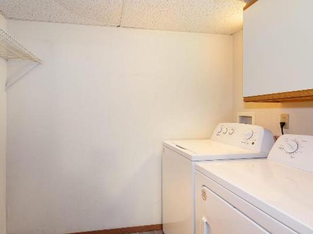 2 Br, 2 bath, Apartment 2460 Village Ln