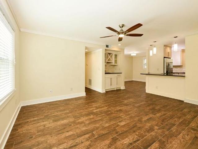 2 Br, 2 bath, Apartment 2467 Peachtree Rd NE