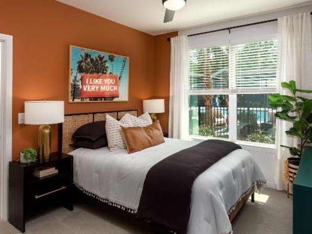 2 Br, 2 bath, Apartment 2403 Mall Dr