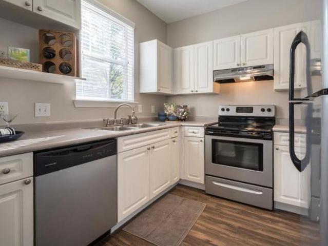 2 Br, 2 bath, Apartment 2400 Garden Hill Dr