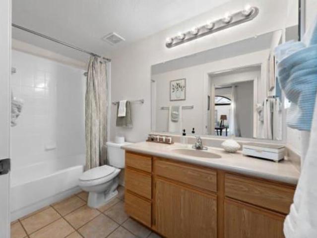 2 Br, 2 bath, Apartment 2400 N Arizona Ave