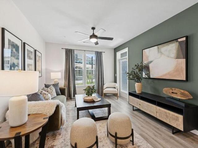2 Br, 2 bath, Apartment 2400 Sanders Ave