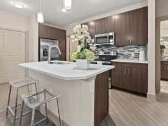 2 Br, 2 bath, Apartment 2400 Summer Lee Dr