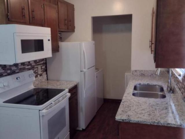 2 Br, 2 bath, Apartment 240 Collier Drive