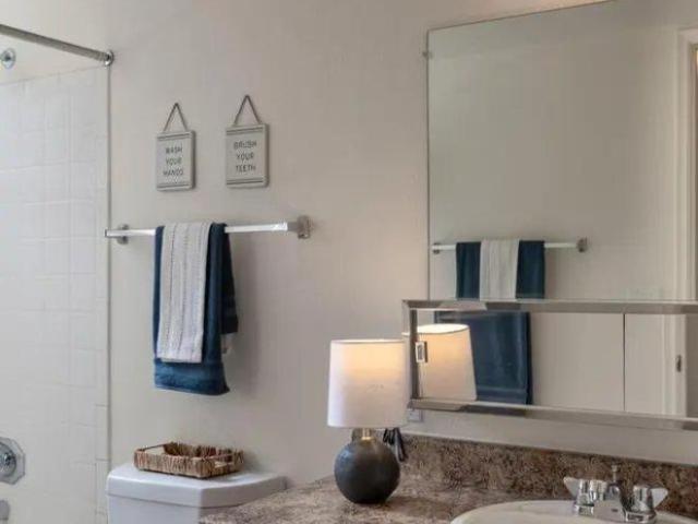 2 Br, 2 bath, Apartment 2410 S Mission Rd