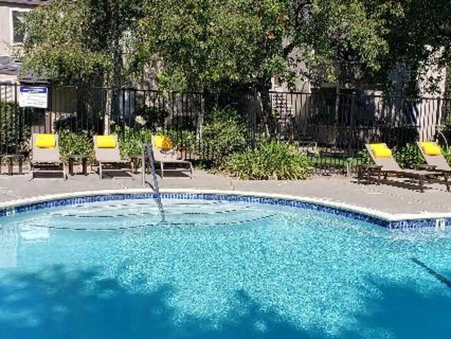 2 Br, 2 bath, Apartment 2557 Alvin Ave