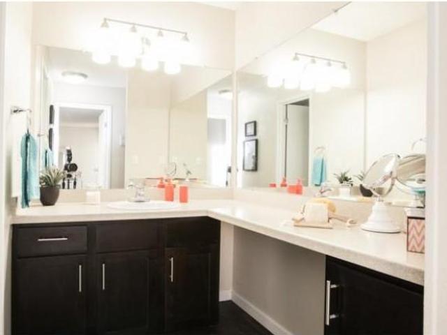 2 Br, 2 bath, Apartment 2570 S Dayton Way